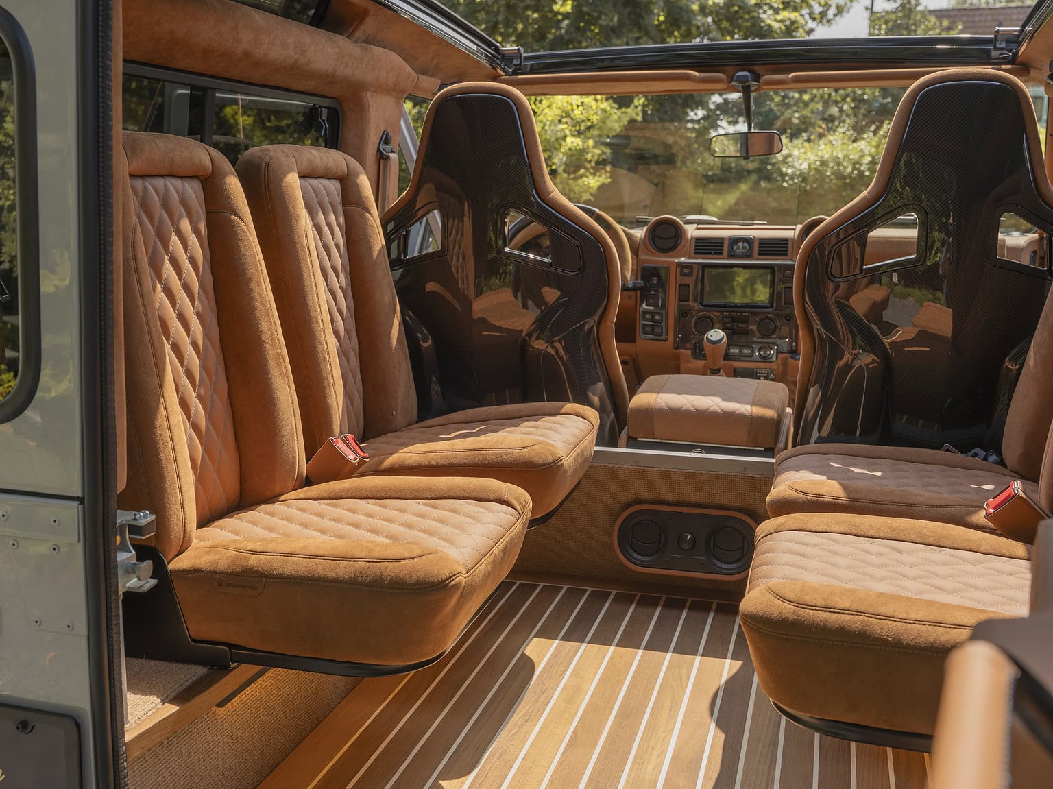 The world’s first Land Rover Defender 90 with an electric sliding roof ...